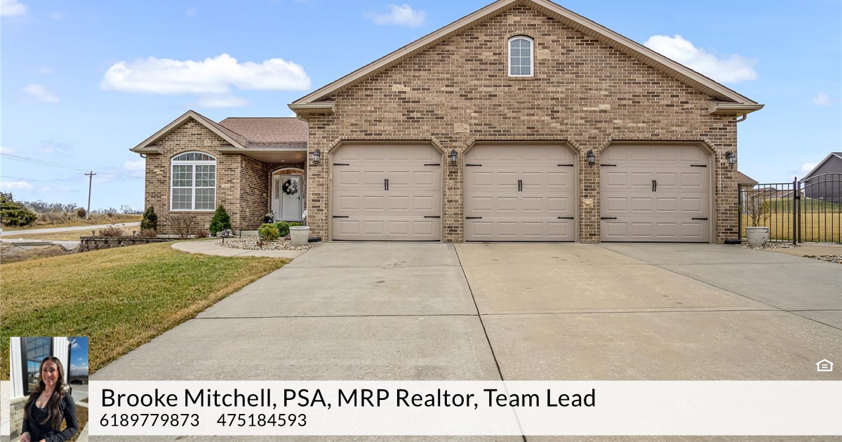 1242 Castle Green Dr, Waterloo, IL 62298